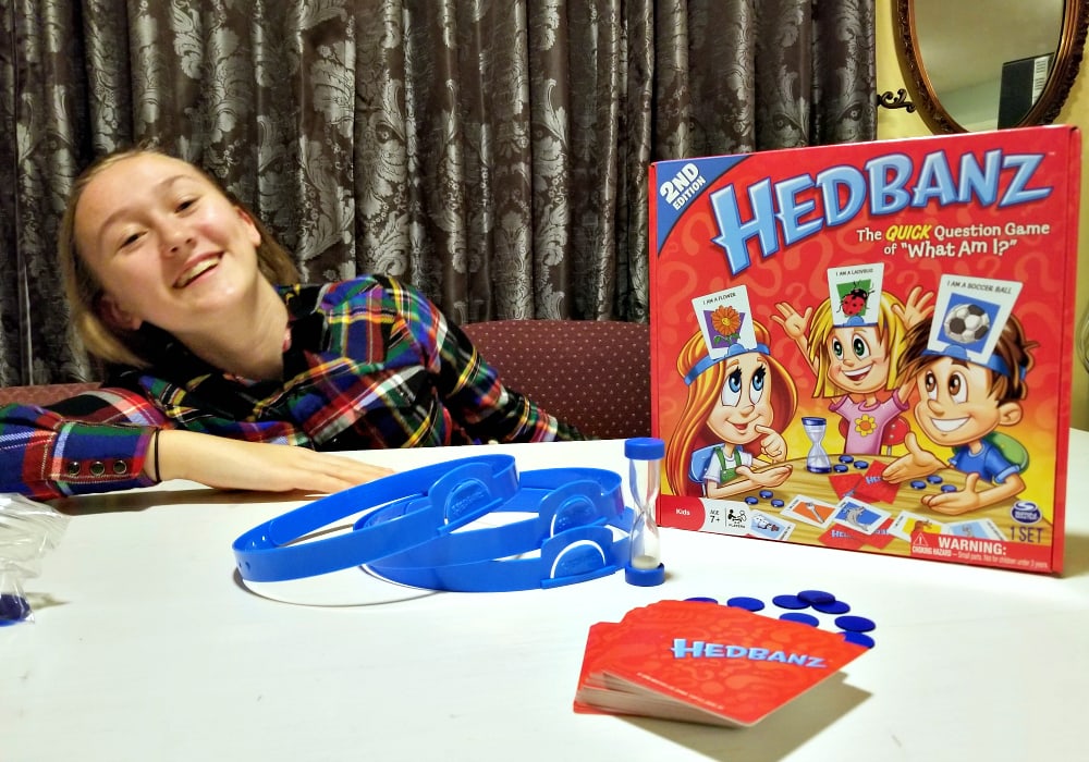 New Family Game Night Favorite - How Hedbanz Game Is Great Silly Fun