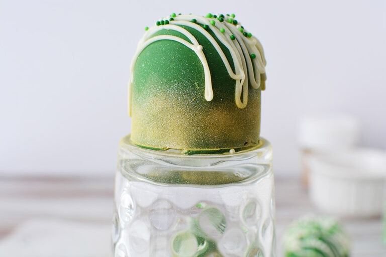 Green Hot Chocolate Bombs for St. Patrick's Day | Glittery!