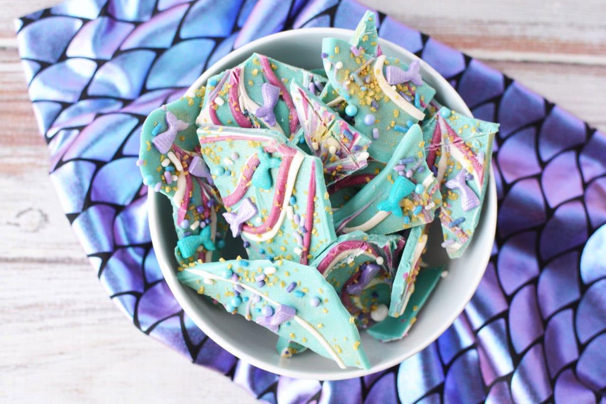 Sparkly Mermaid Bark Candy for an Easy Under the Sea Sweet | A Magical Mess