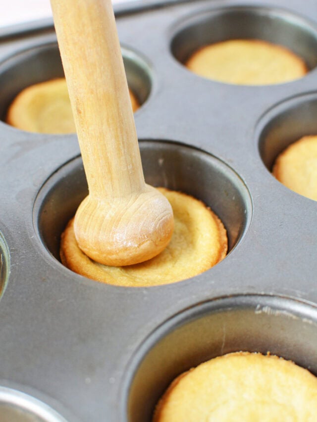 Easy Apple Pie Cookies Recipe with a Crumble Topping | A Magical Mess