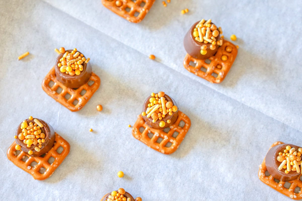Pot of Gold Rolos Pretzel Candy for St. Patrick's Day | A Magical Mess