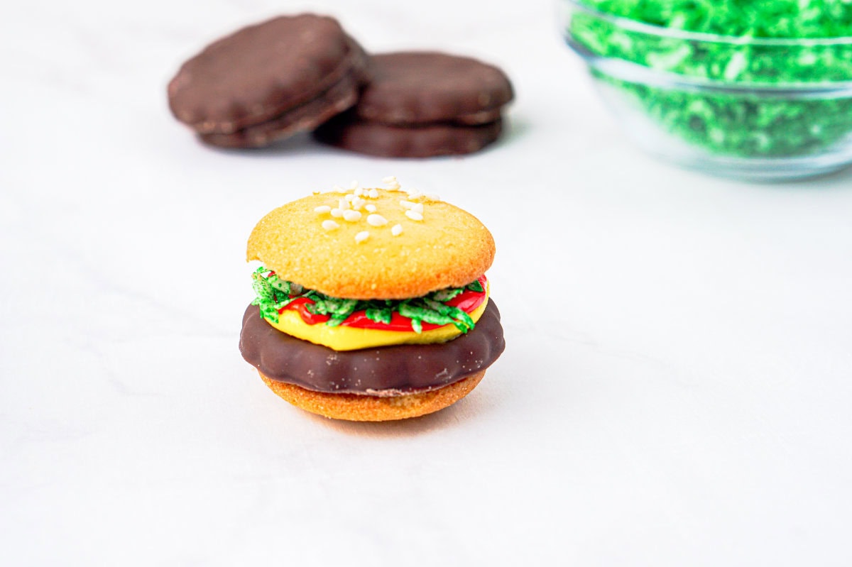 Mini Burger Cookies - Fun No-Bake Treats That Look Like Sliders | A ...