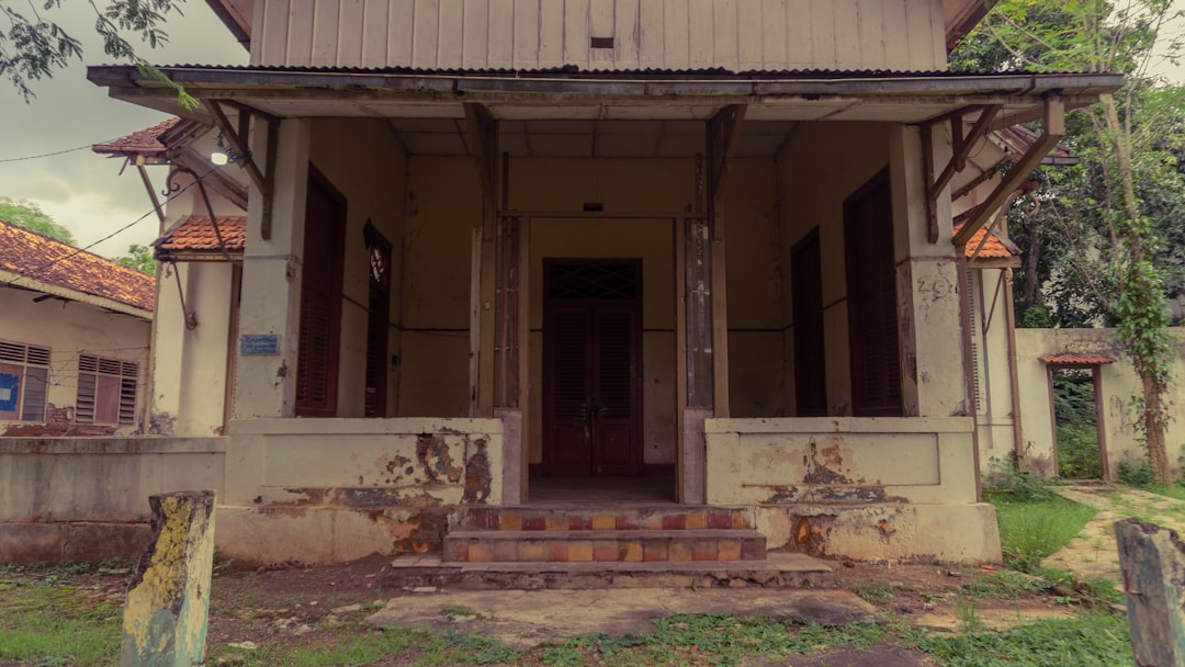 Ghost Mansions: Why the 5-Bedroom "Forever Home" Is a Boomer Liability ...